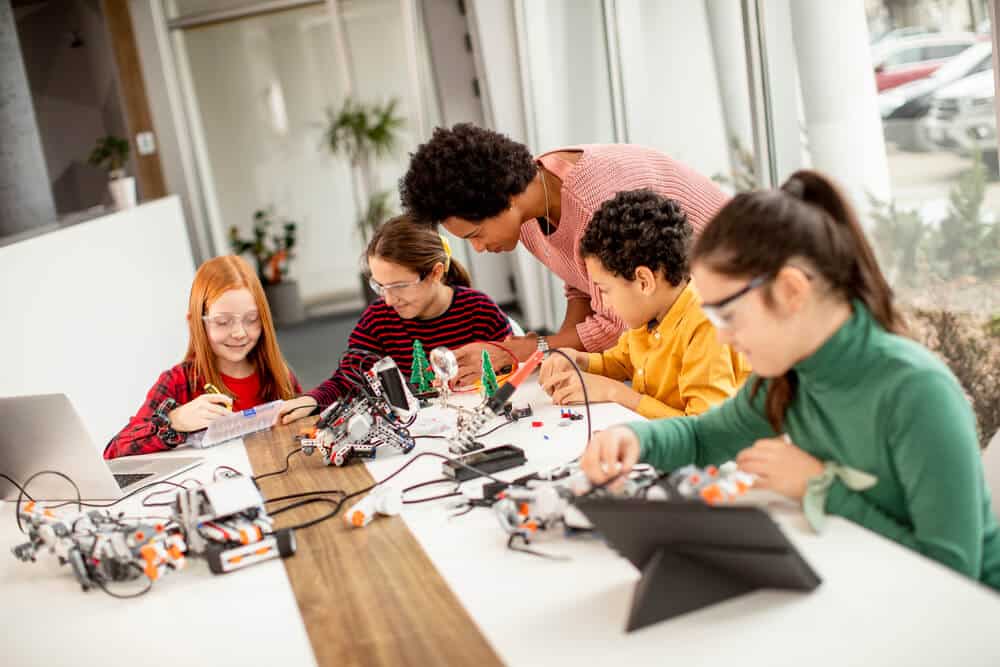 Why Maker Classes Are the Best Way to Build STEM Skills for Kids ...